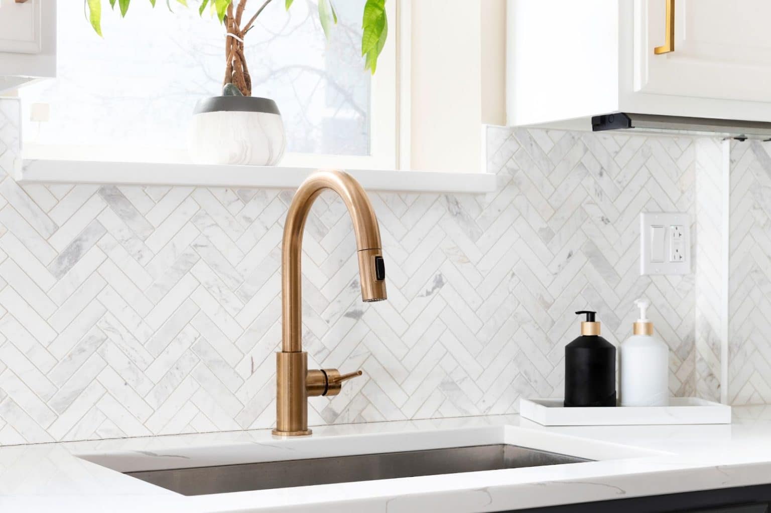 25 Amazing Kitchen Sinks That Will Transform Your Kitchen